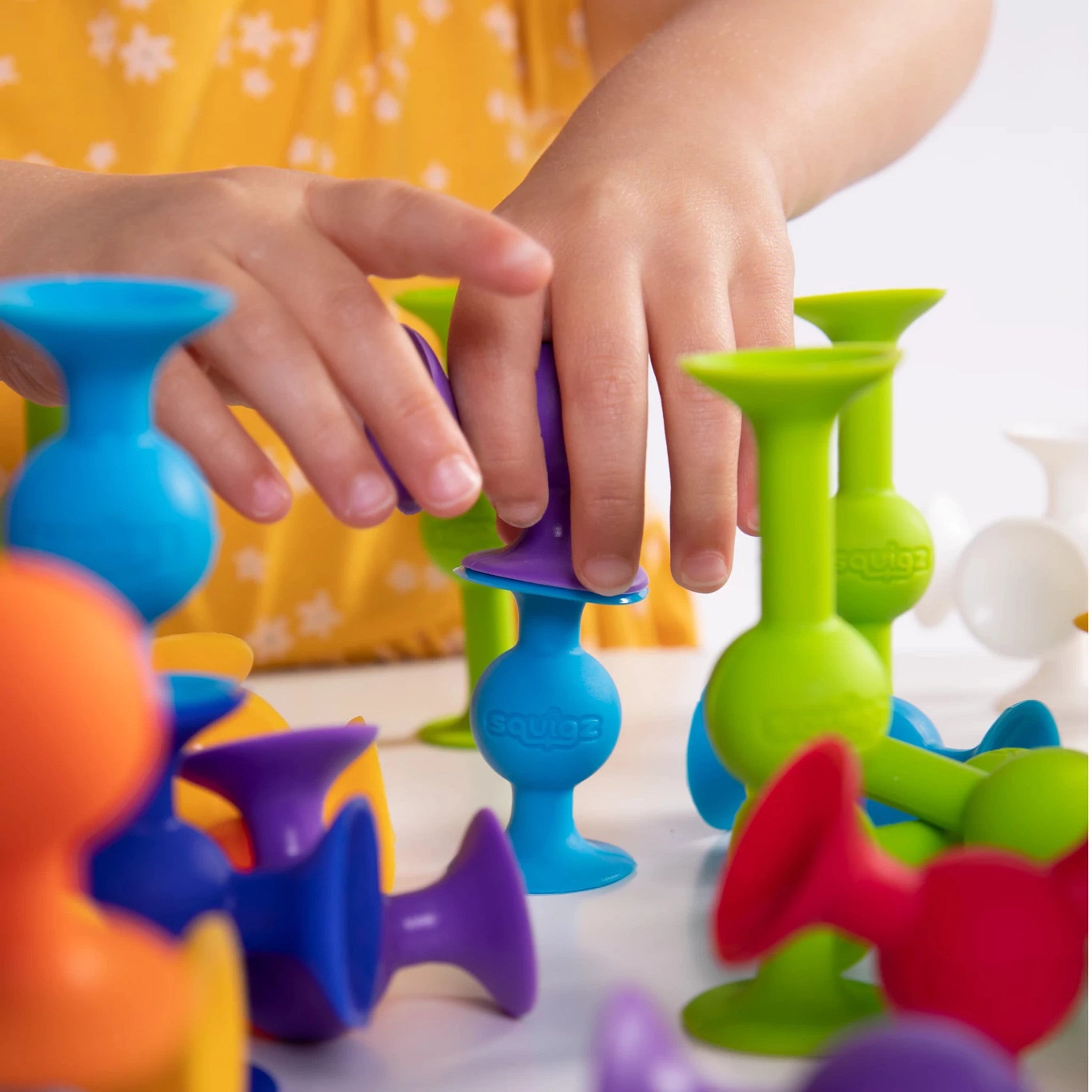 Fat Brain Toy - Squigz Starter Set (24 piece set) – Colorado Baby